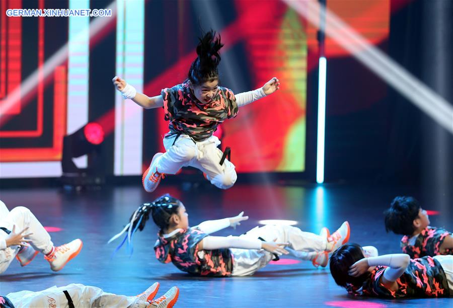 Pop-Tanz-Wettbewerb in Shanghai abgehalten - Xinhua | german.xinhuanet.com