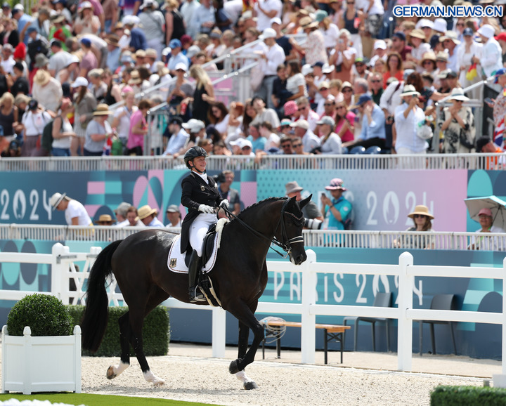 In Bildern: Deutschlands Dressur-Reiter gewinnen Gold bei Olympia 2024 ...