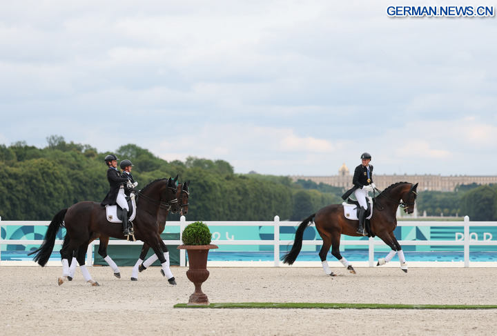 In Bildern: Deutschlands Dressur-Reiter gewinnen Gold bei Olympia 2024 ...